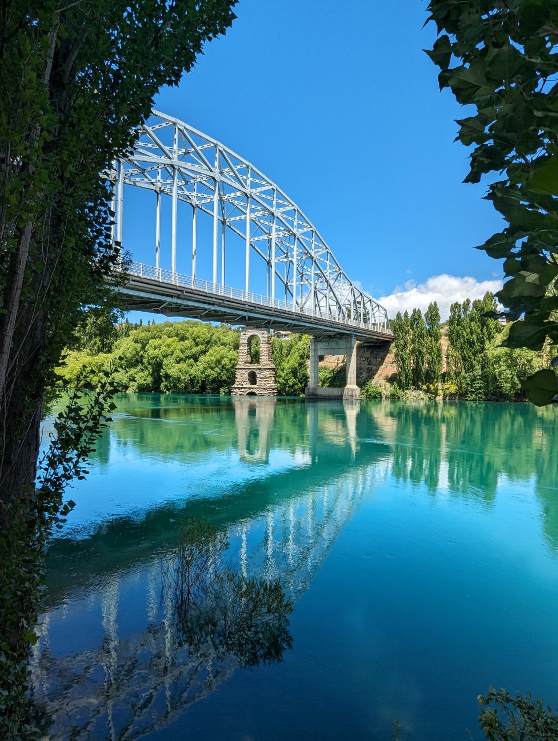 Solve river jigsaw puzzle online with 336 pieces