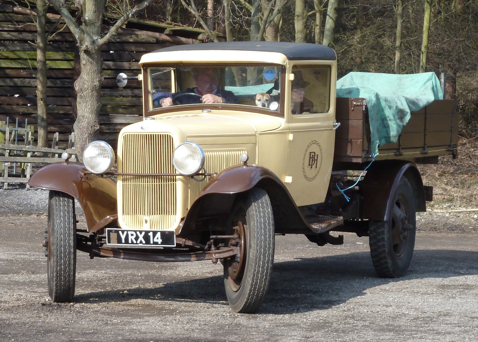 Solve 1933 Ford Model-BB Dropside Truck jigsaw puzzle online with 204 ...