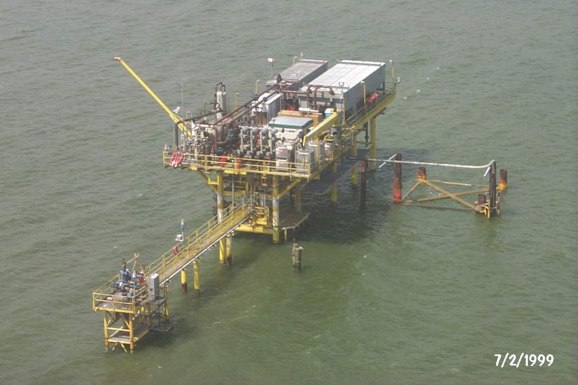 Solve Galveston Bay production platform jigsaw puzzle online with 96 pieces