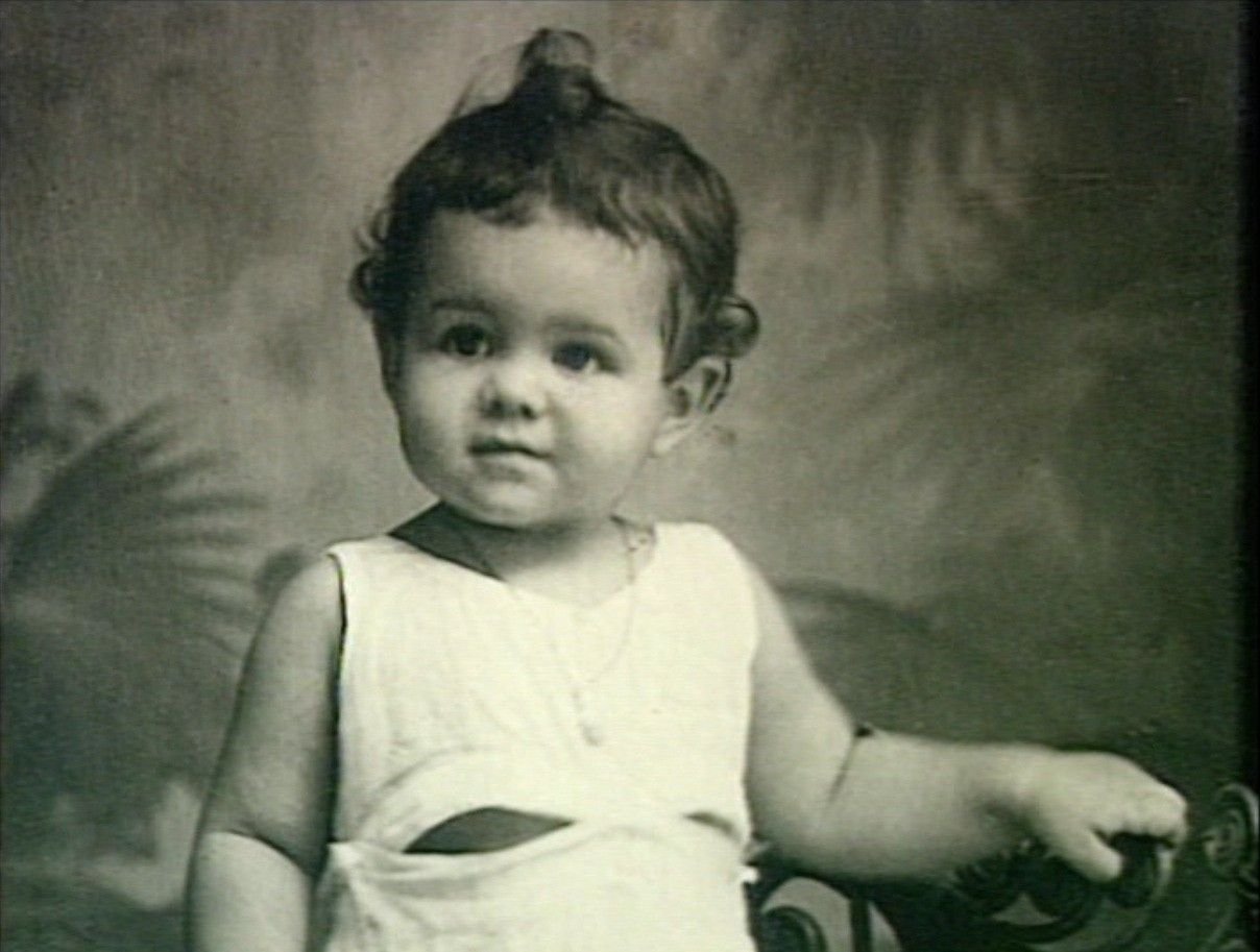 Solve GUESS WHO... jigsaw puzzle online with 20 pieces