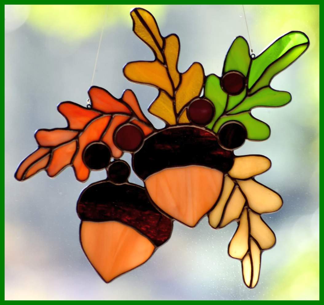 Solve Acorn stained glass light catcher jigsaw puzzle online with 25 pieces