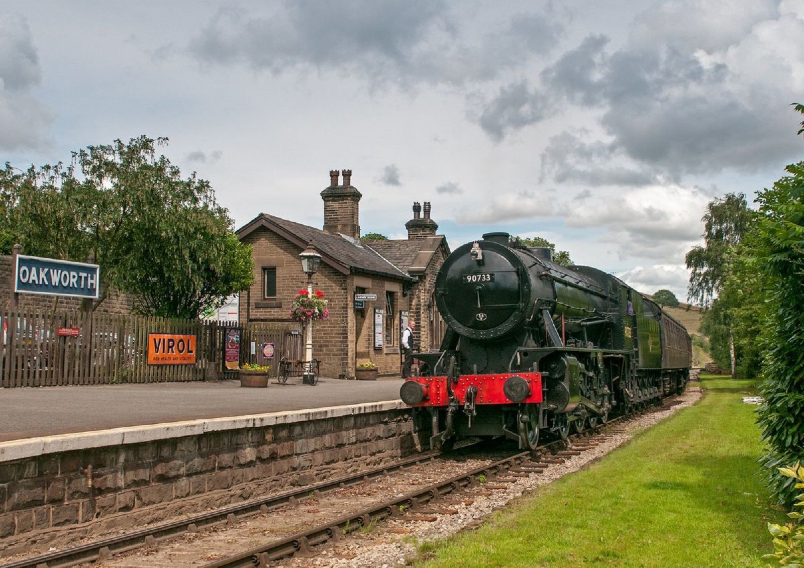 Solve Austerity WD 8F 2-8-0 90733 at Oakworth Station, 2014. jigsaw ...
