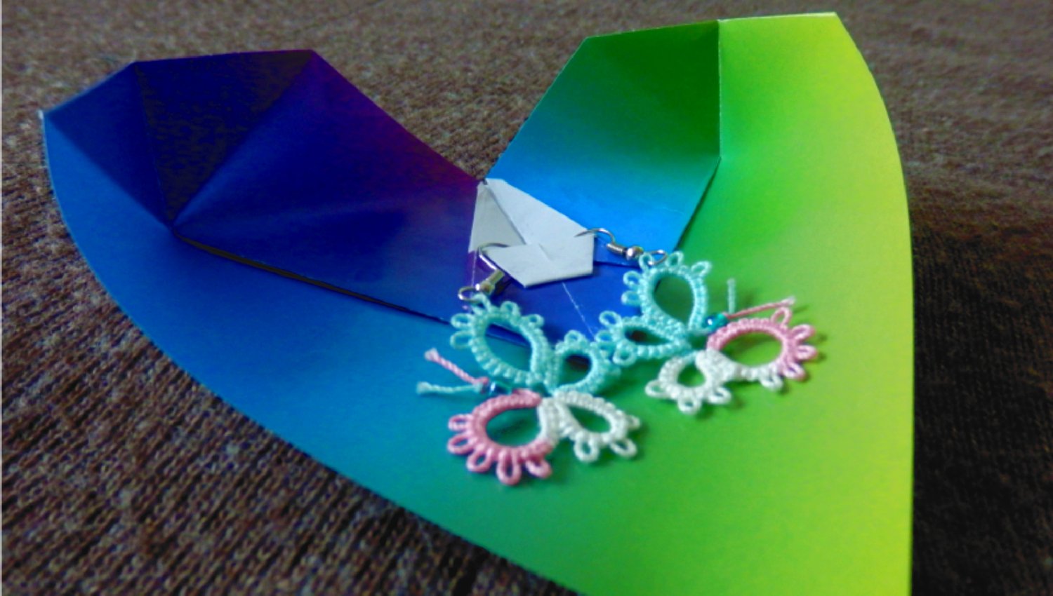 Solve Náušnice - frivolitky; Earrings - frivolities jigsaw puzzle ...