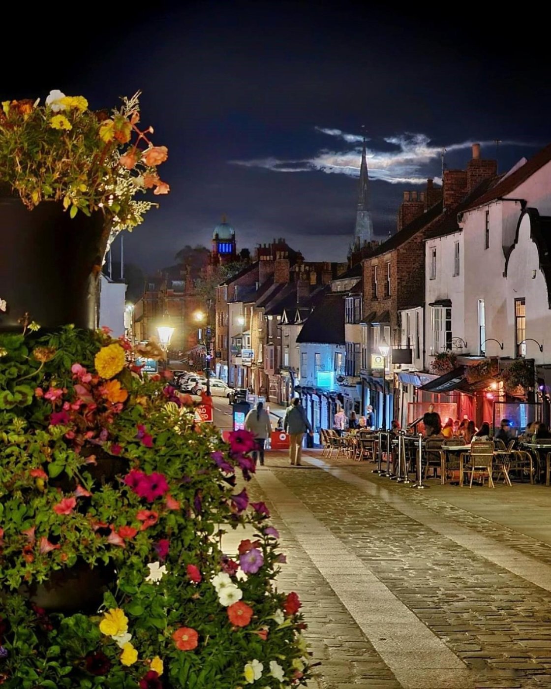 Solve City light under moonlight, from Elvet Bridge Durham jigsaw ...