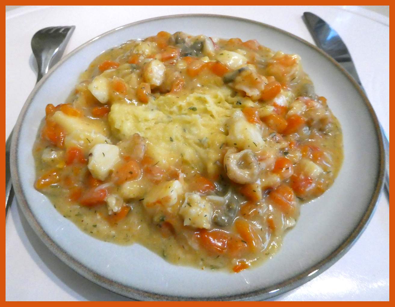 Solve fish stew with mashed potatoes. jigsaw puzzle online with 30 pieces