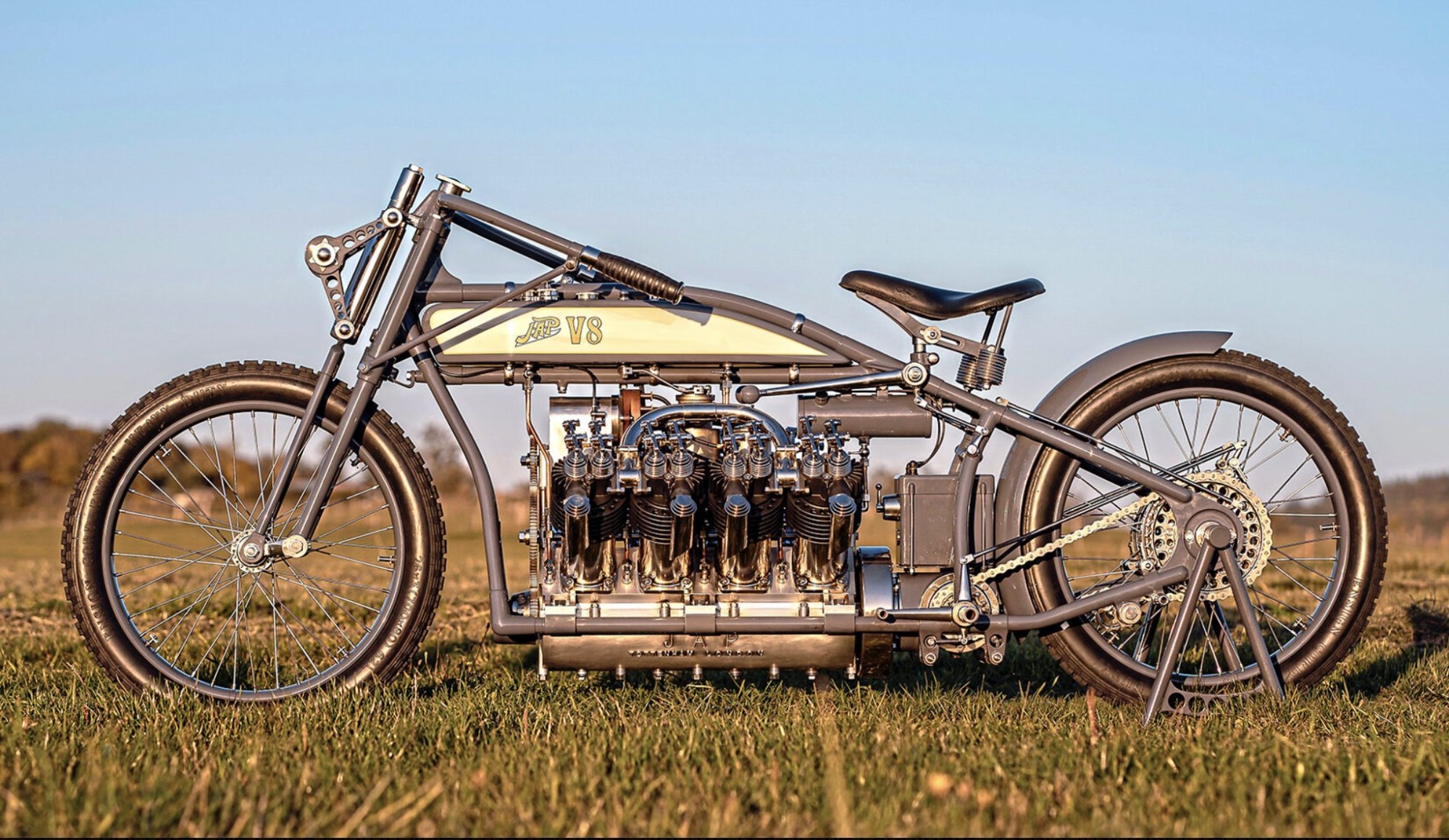 Solve Modern Hand Made Motorcycle jigsaw puzzle online with 77 pieces