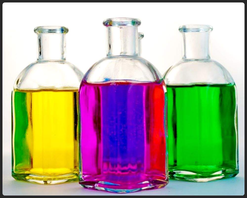 Solve Colours in Glass Bottles jigsaw puzzle online with 195 pieces