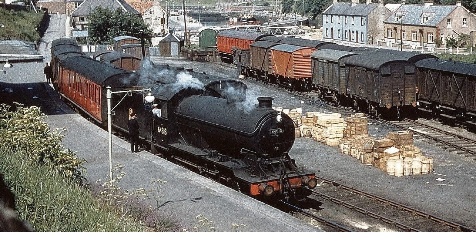 Solve LNER Gresley Class J39 0-6-0 64813 at Eyemouth Station. jigsaw ...