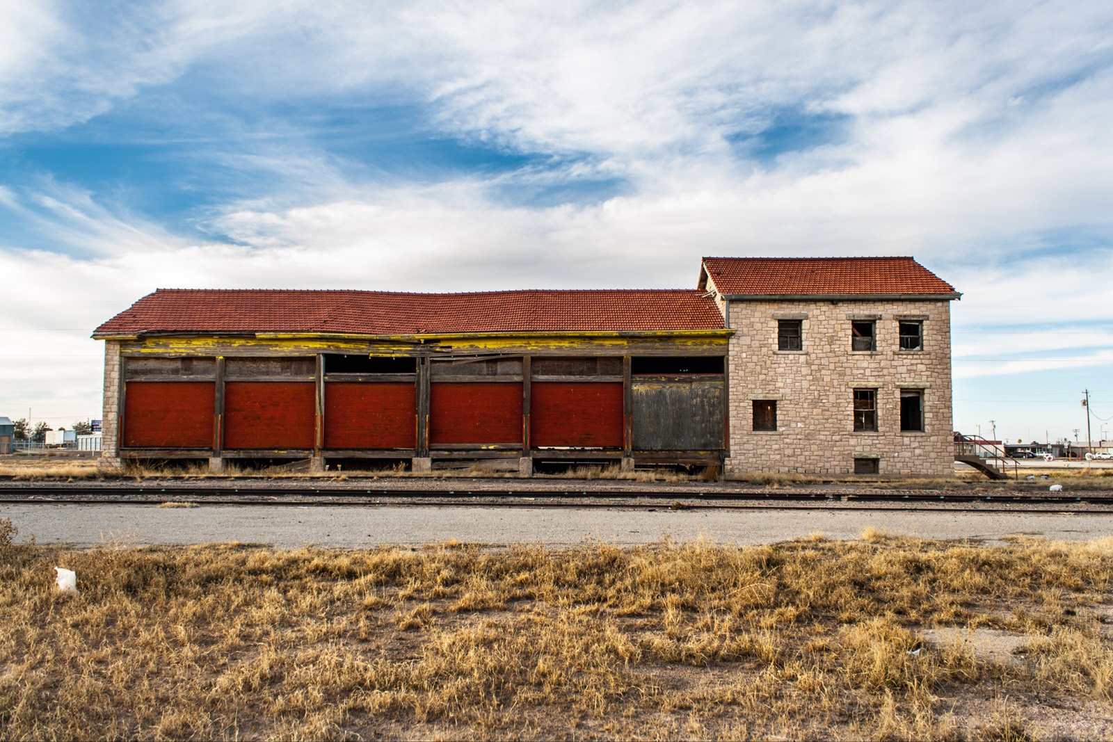 Solve Fort Stockton Train Depot jigsaw puzzle online with 442 pieces