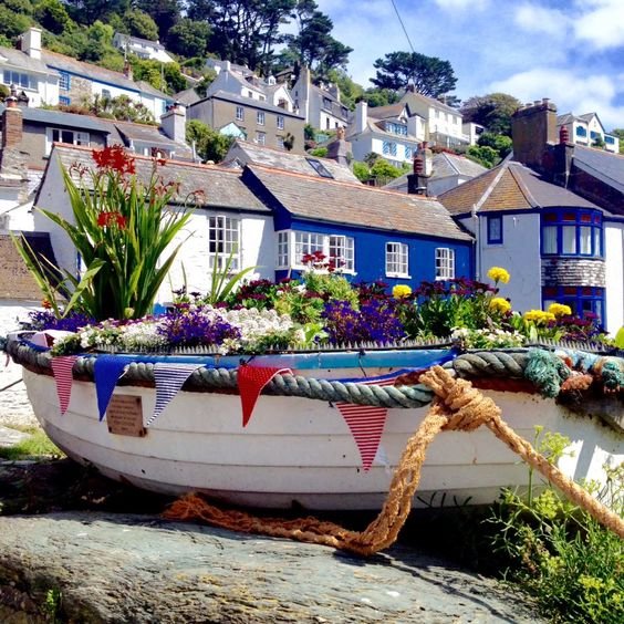 Solve Polperro na Cornwall, Inglaterra jigsaw puzzle online with 81 pieces