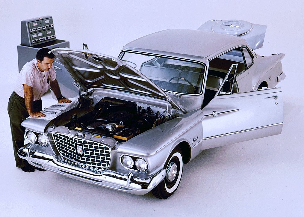 Solve 1961 Plymouth Valiant jigsaw puzzle online with 117 pieces