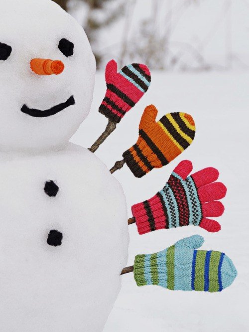 Solve Handy Snowman jigsaw puzzle online with 35 pieces