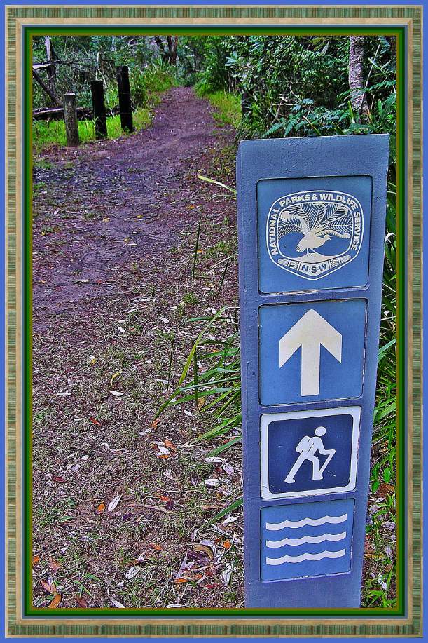 Solve NSW Walking Track Sign. jigsaw puzzle online with 12 pieces