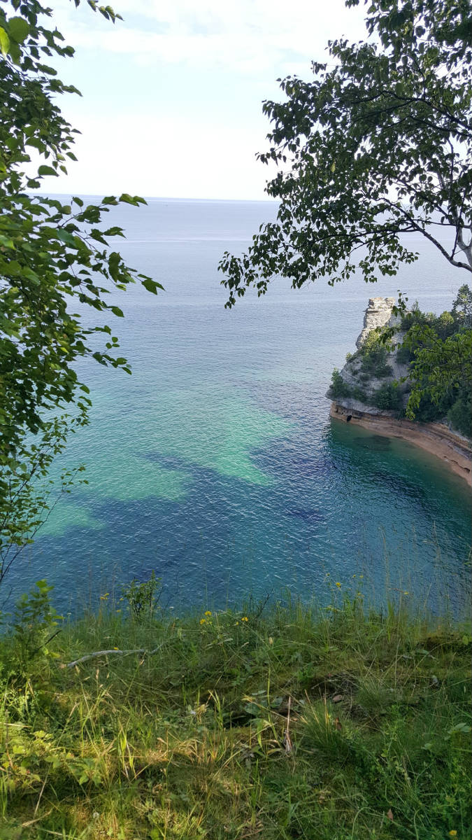 Solve Pictured Rocks MI jigsaw puzzle online with 220 pieces