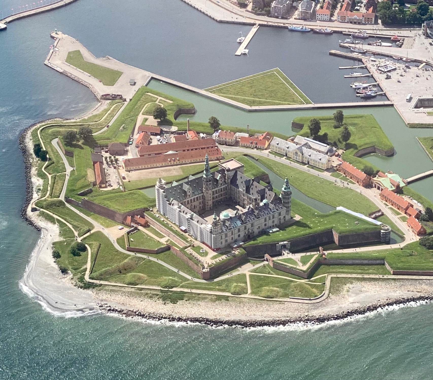 Solve Kronborg Slot jigsaw puzzle online with 99 pieces