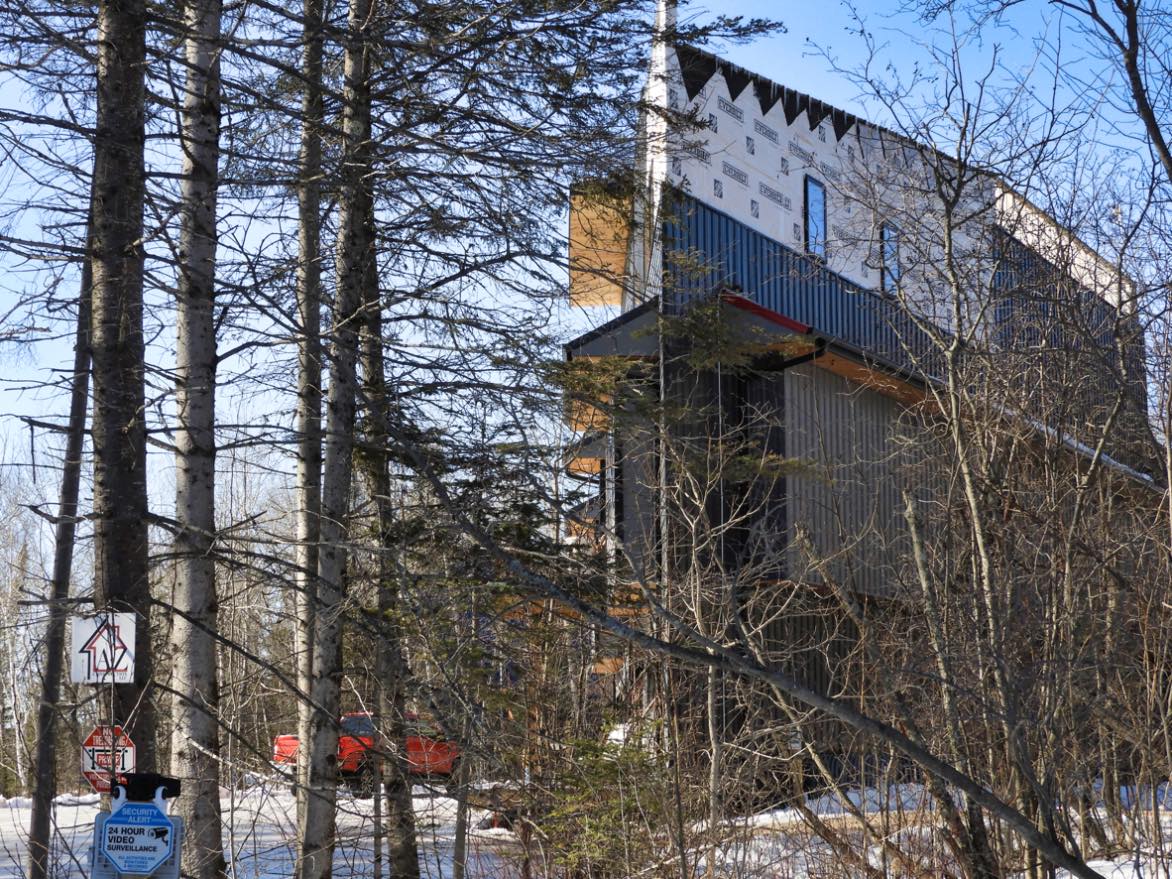 Jigsaw Puzzle | A very strange house | 20 pieces | Jigidi