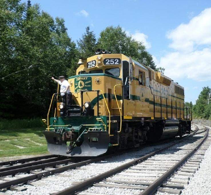 Solve Conway Scenic 252 jigsaw puzzle online with 90 pieces