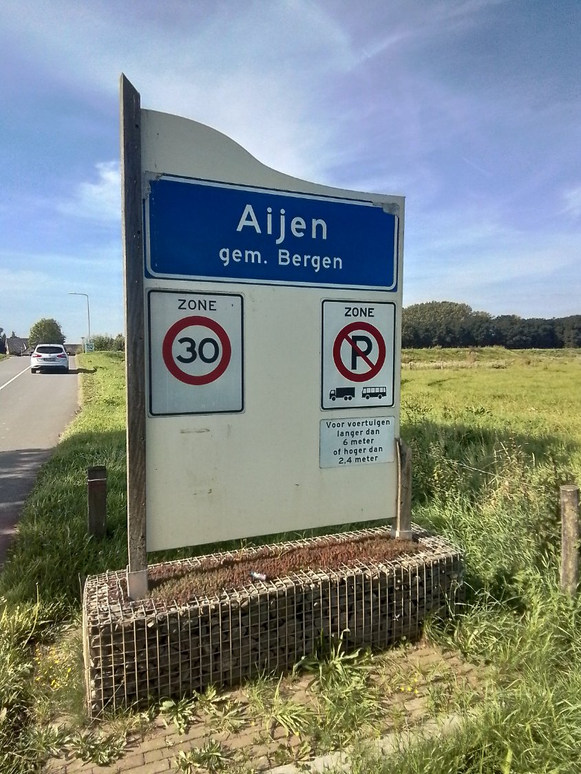 Solve Aijen Limburg Netherlands jigsaw puzzle online with 12 pieces