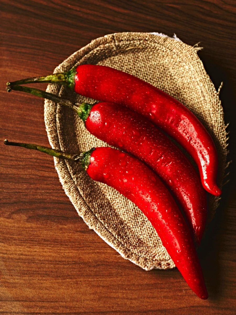 Solve Red chili peppers! jigsaw puzzle online with 30 pieces