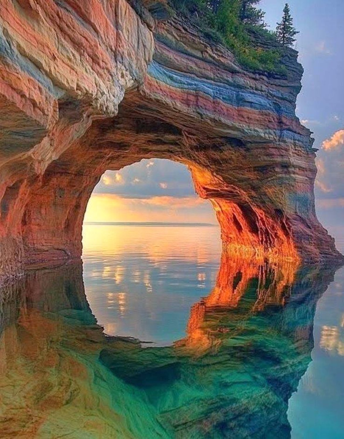 Solve Deep Reflection jigsaw puzzle online with 99 pieces