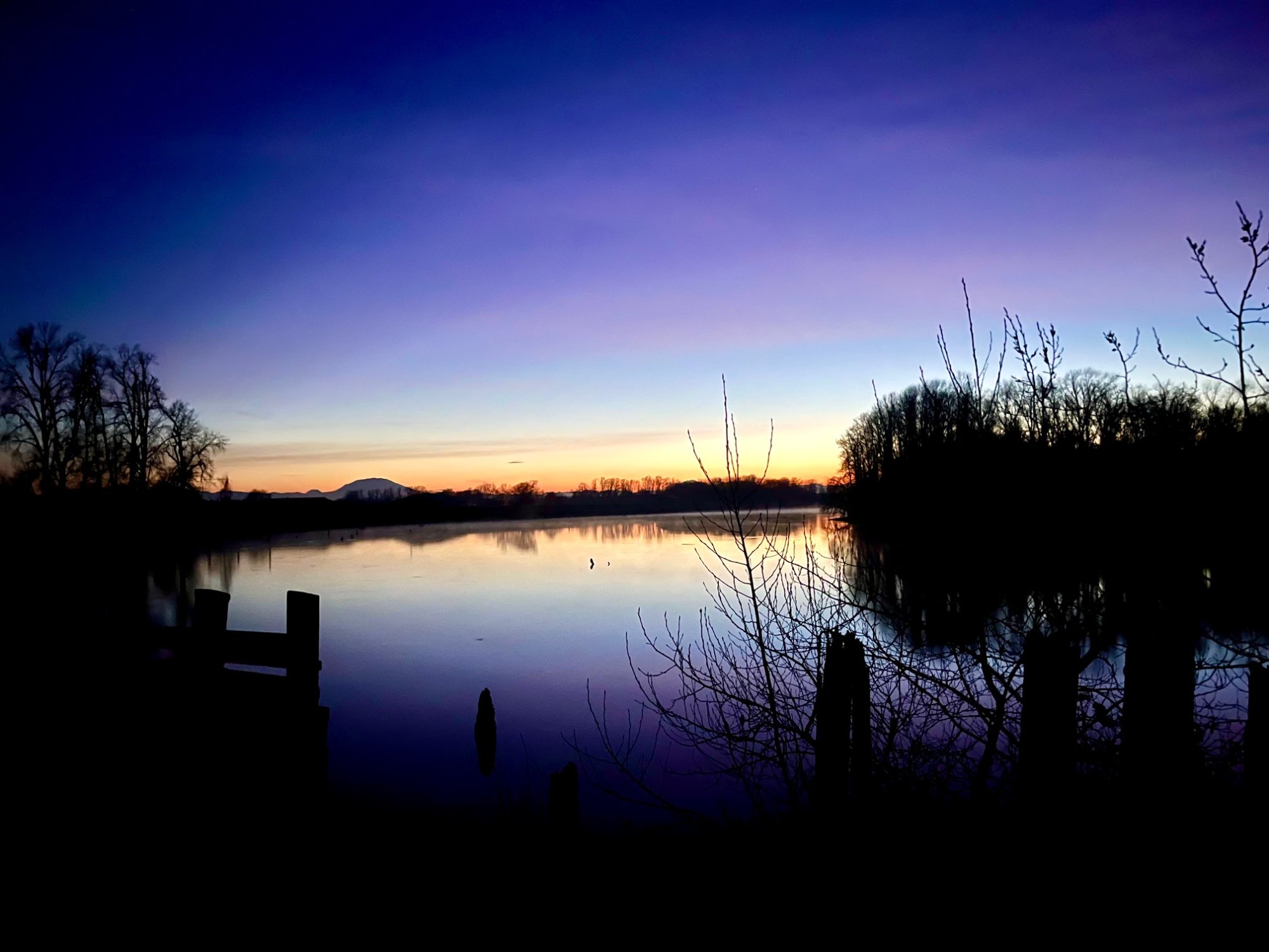 Solve Sunrise over Multnomah Slough jigsaw puzzle online with 432 pieces