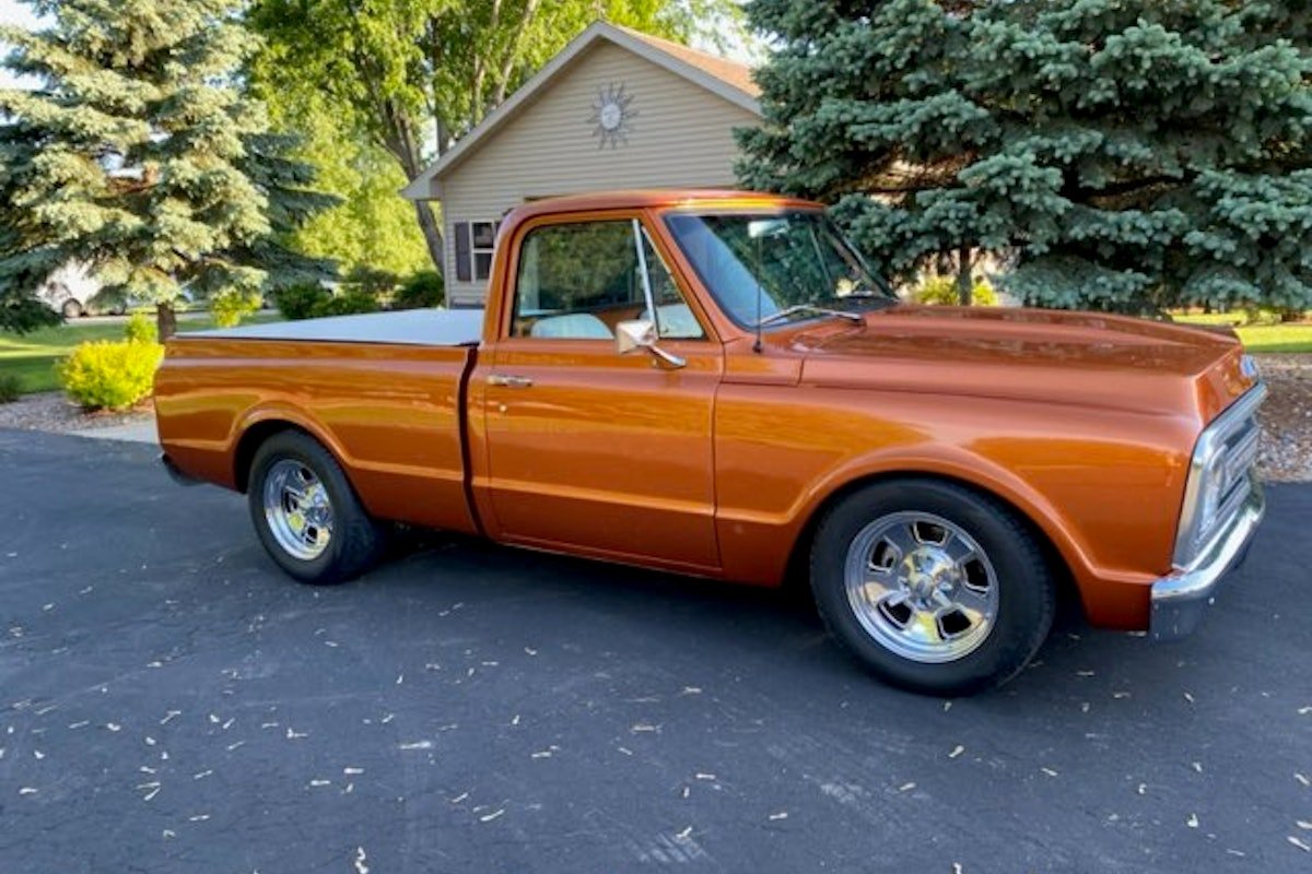 Solve 1969 Chevrolet C10 jigsaw puzzle online with 117 pieces