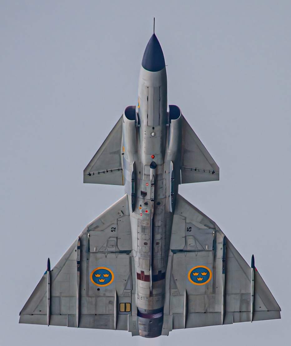 Solve Another Viggen (med) jigsaw puzzle online with 120 pieces