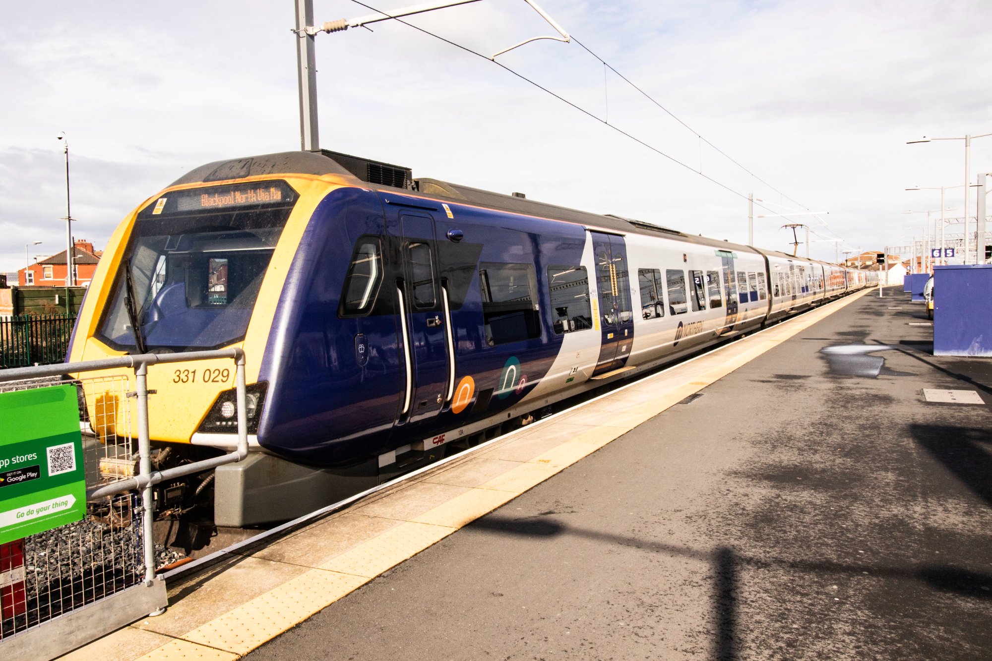 Solve Blackpool 08-10--2024 BR Class 331029 on platform 6 North Station ...