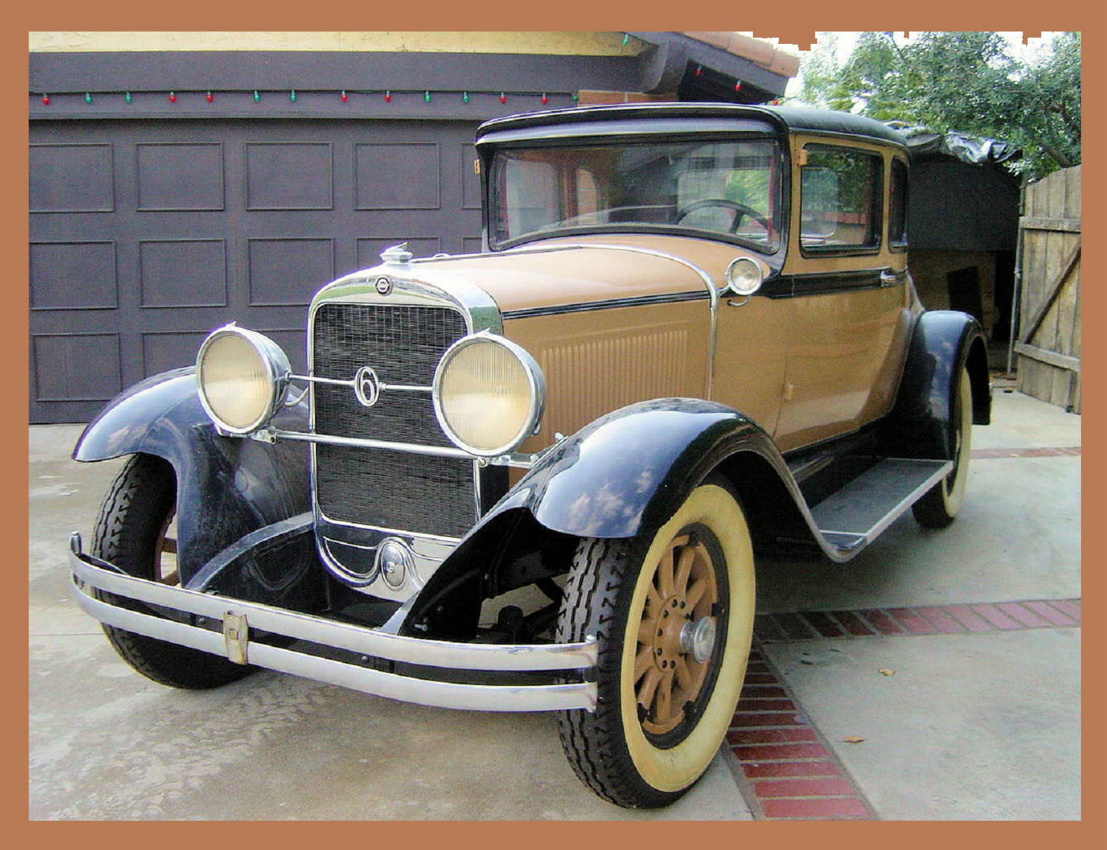 Solve 1929 Studebaker Commander jigsaw puzzle online with 432 pieces