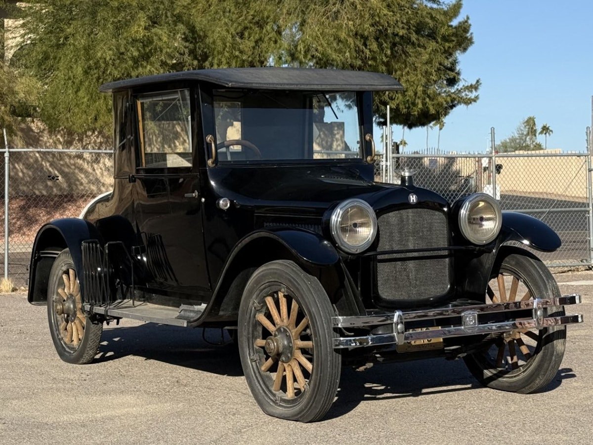 Solve 1923 Hupp Motor Car Hupmobile Two-Door Coupe jigsaw puzzle online ...
