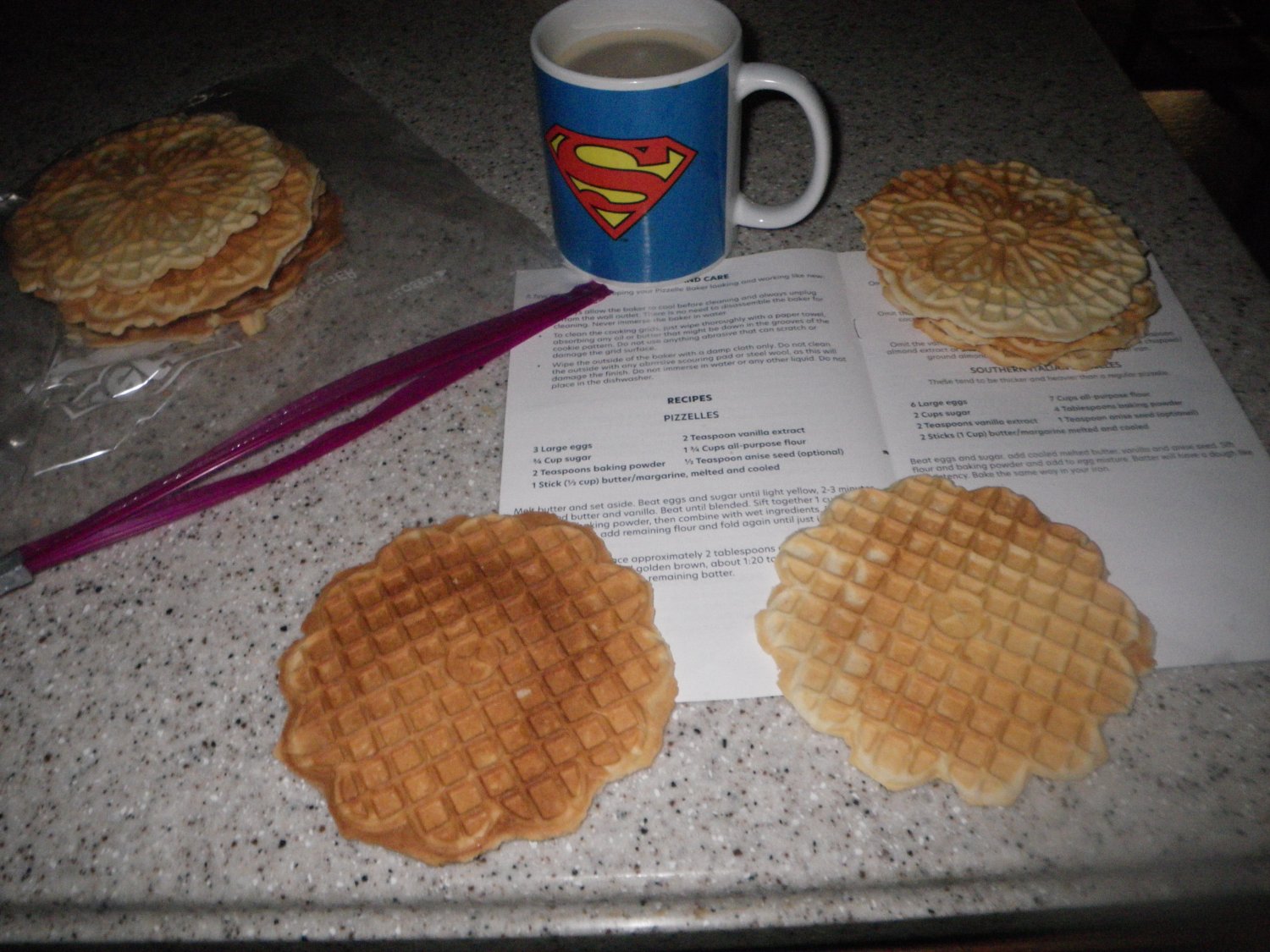 Solve Superman's breakfast jigsaw puzzle online with 30 pieces