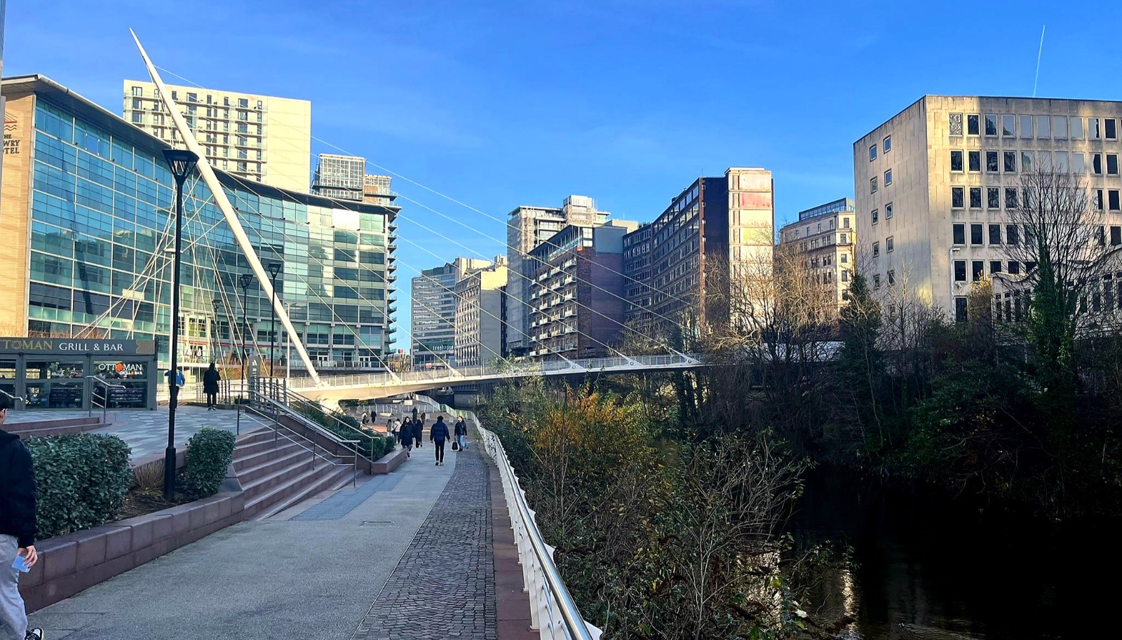 Jigsaw Puzzle | 40 pieces | Manchester by the river | Jigidi