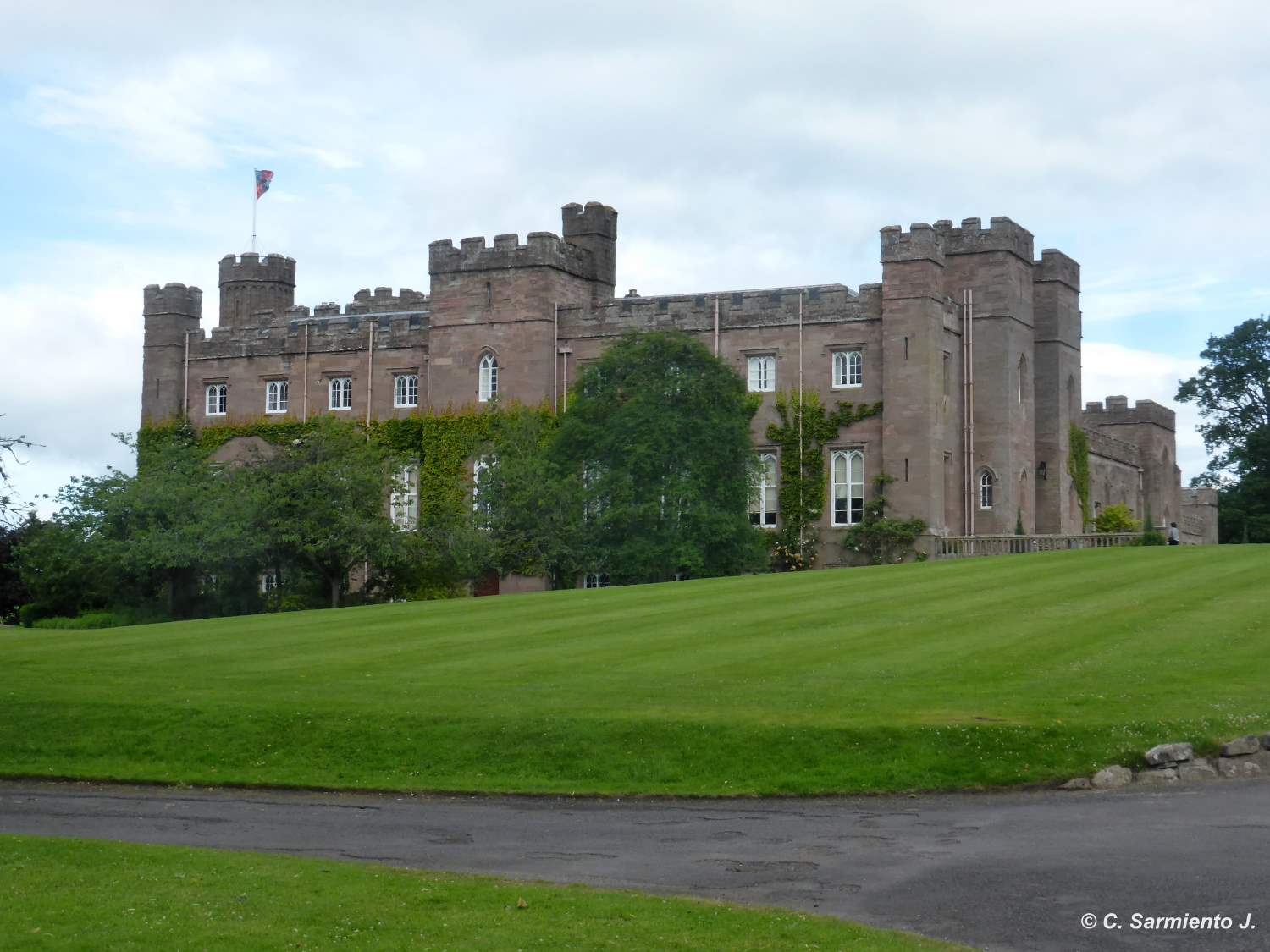 Solve SCOTLAND - Pertshire - Scone Palace jigsaw puzzle online with 88 ...
