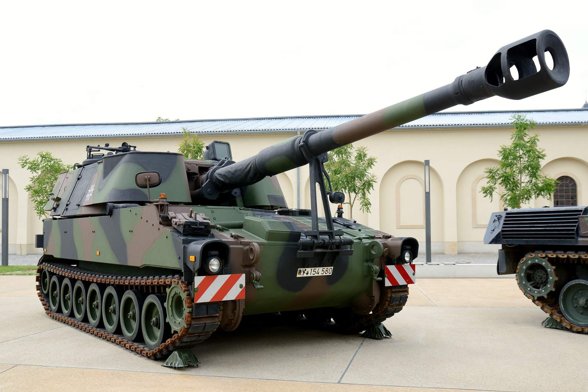 Solve german self propelled howitzer jigsaw puzzle online with 150 pieces