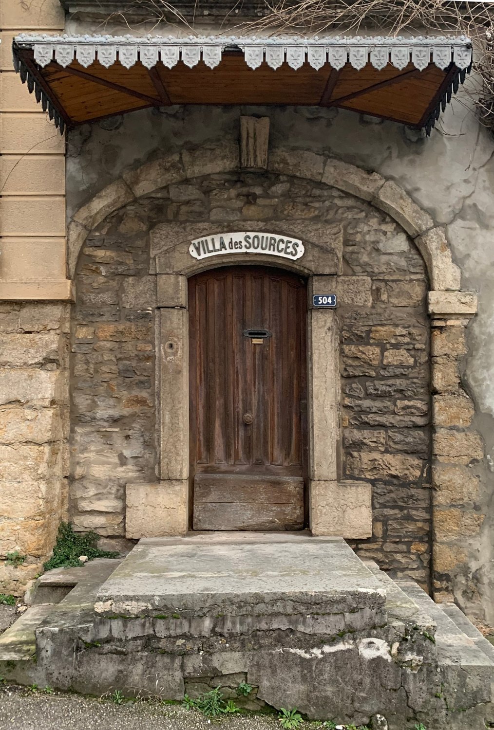 Solve Porte_en_bois_de_la_Villa_des_Sources_à_Miribel_(Ain) jigsaw ...