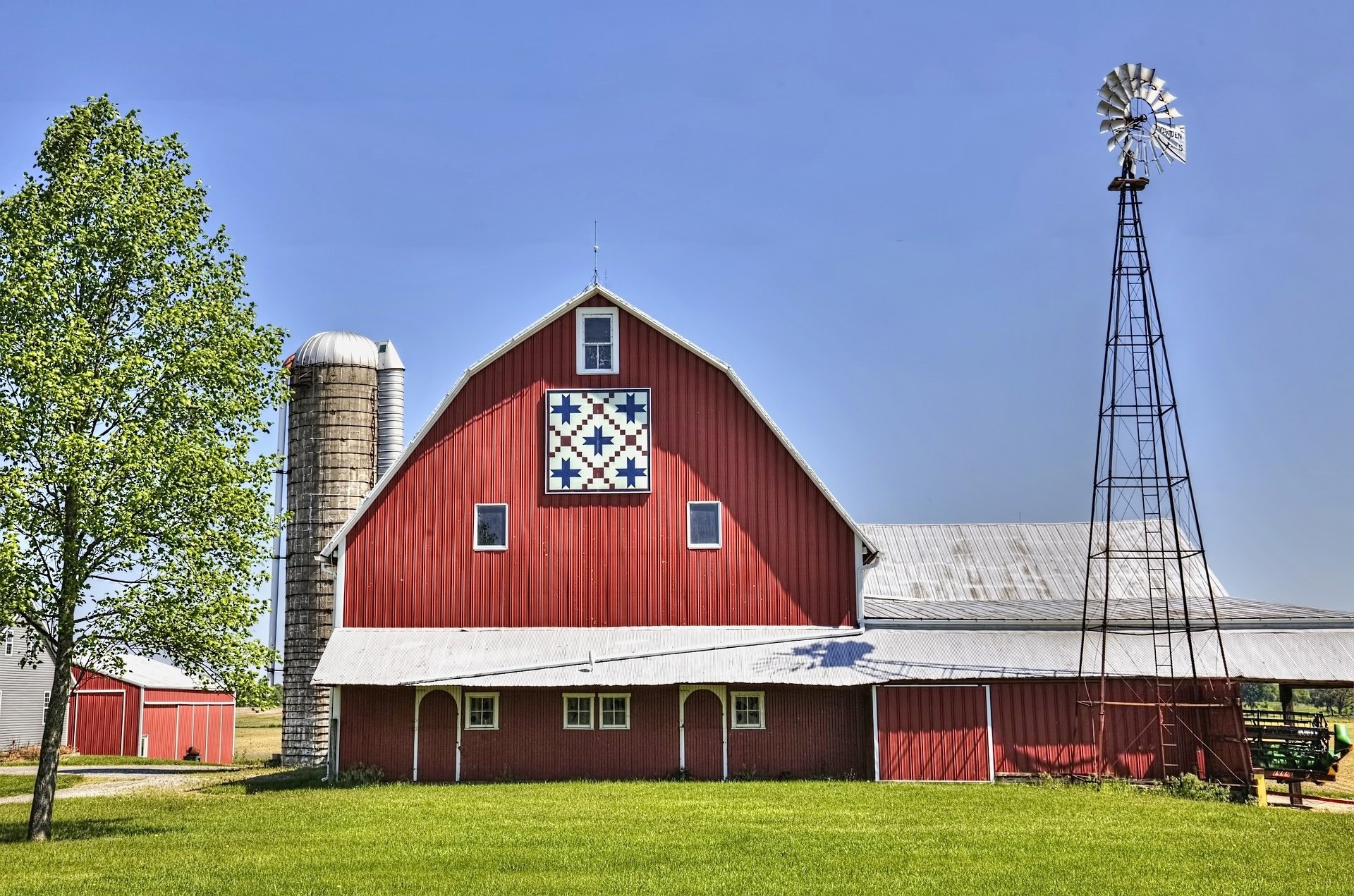 Solve Red Barn with Silo and Windmill, resizable 12 to 500 pieces jigsaw puzzle online with 70 ...