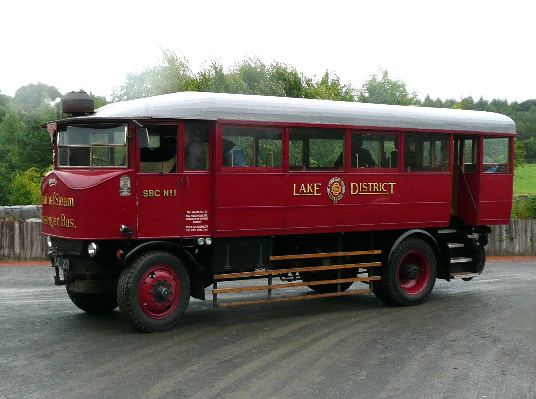 Solve Sentinel Steam Bus No.8714 'Martha' jigsaw puzzle online with 300 pieces