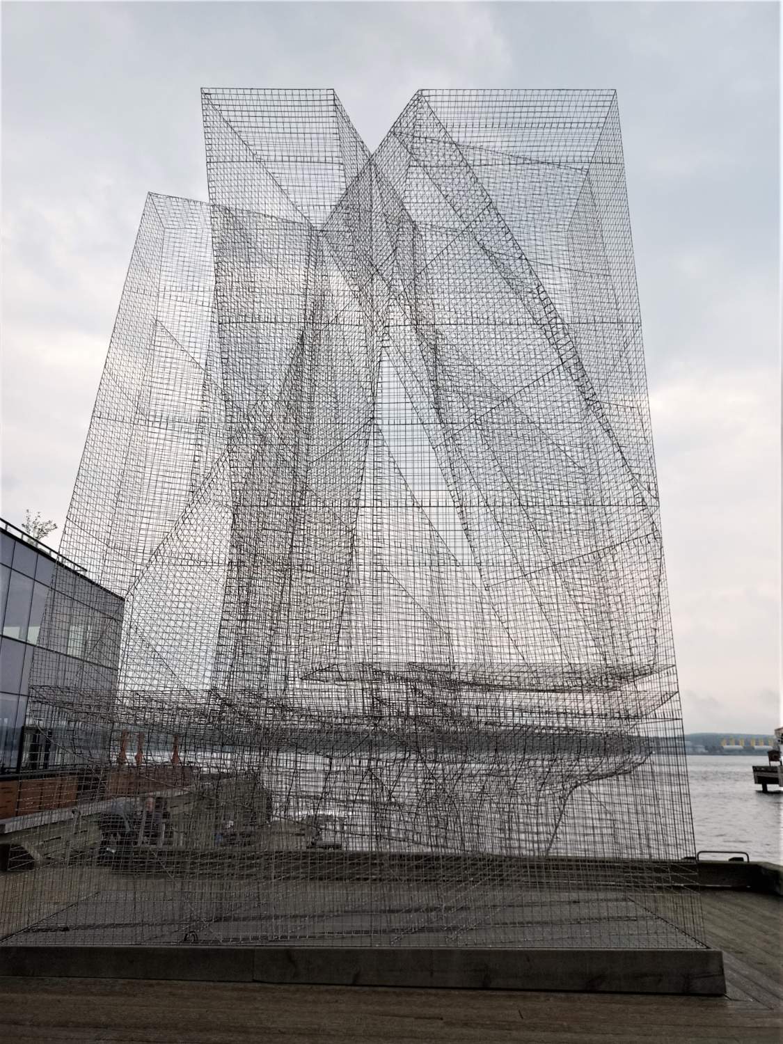 Solve Ghost Ship jigsaw puzzle online with 130 pieces