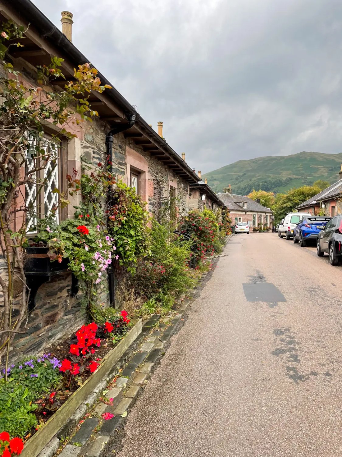 Solve Pretty street in Oban, Scotland, UK jigsaw puzzle online with 99 ...