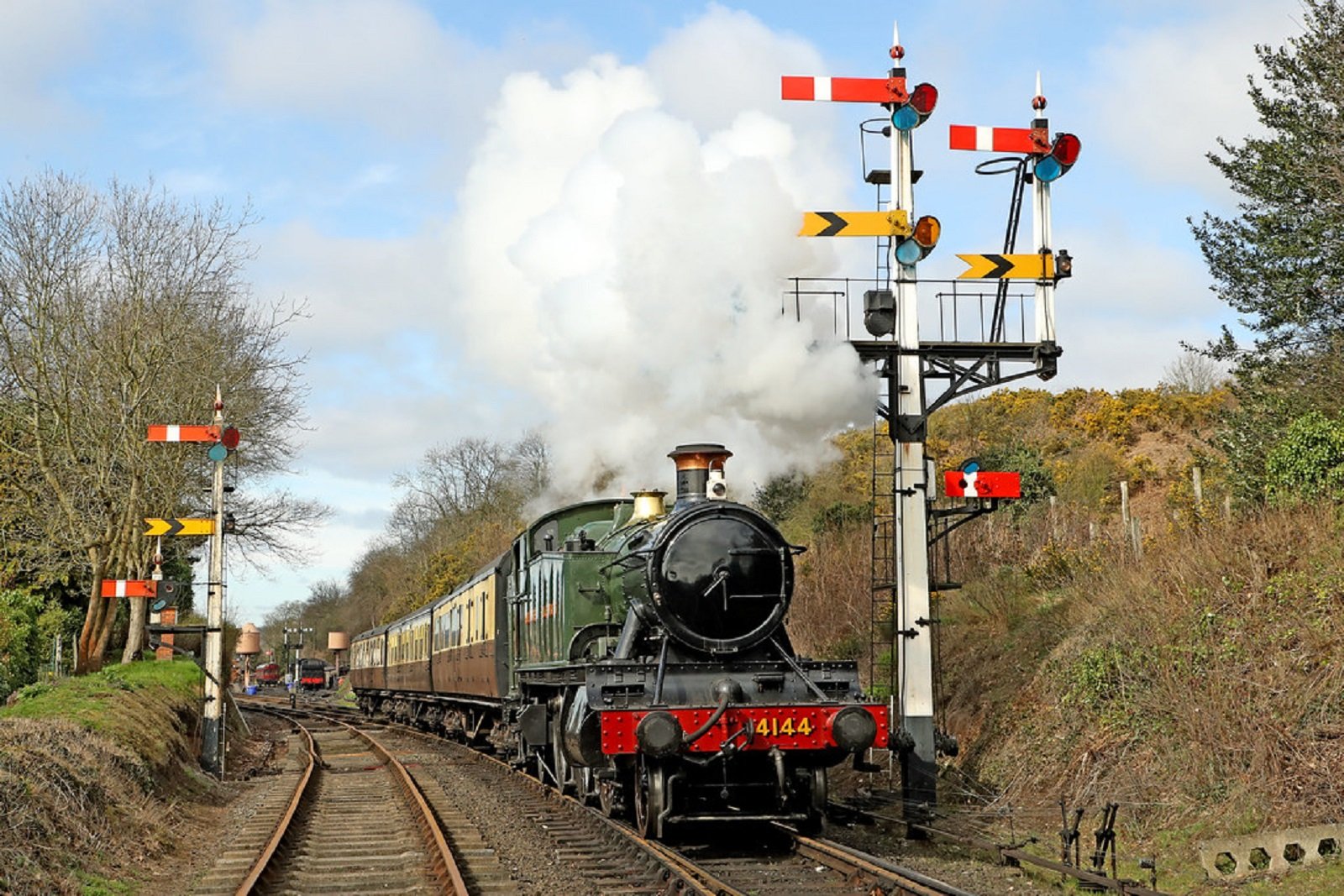 Solve GWR 5101 Class 'Large Prairie' 2-6-2T 4144 at Bewdley. jigsaw ...