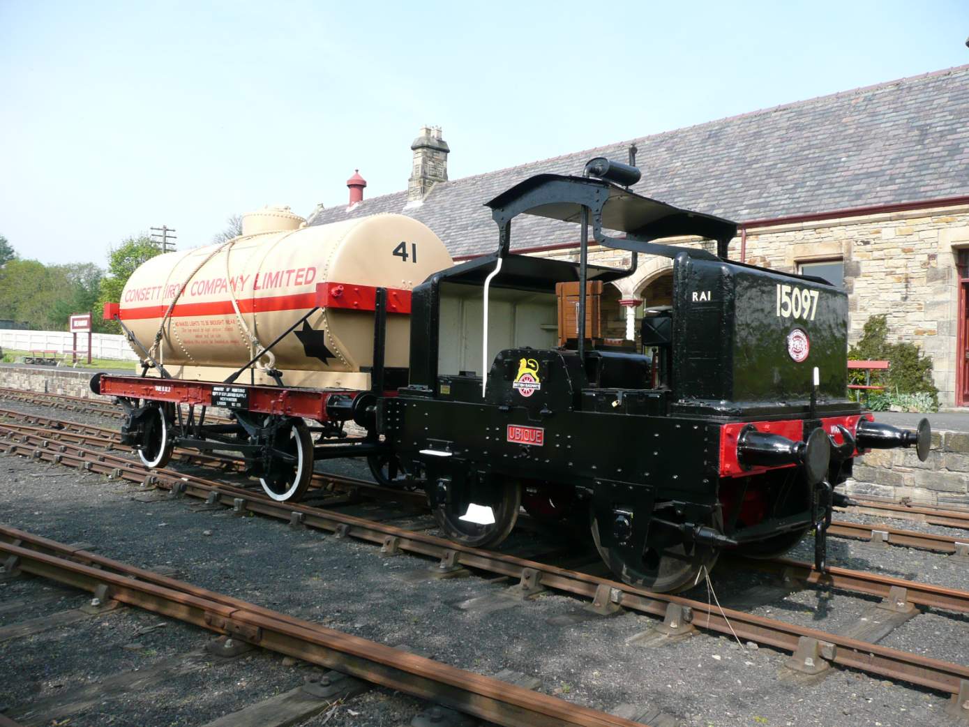 Solve Simplex Shunting Engine jigsaw puzzle online with 35 pieces