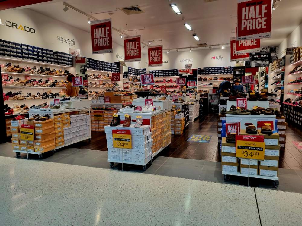 Solve Shoes jigsaw puzzle online with 12 pieces