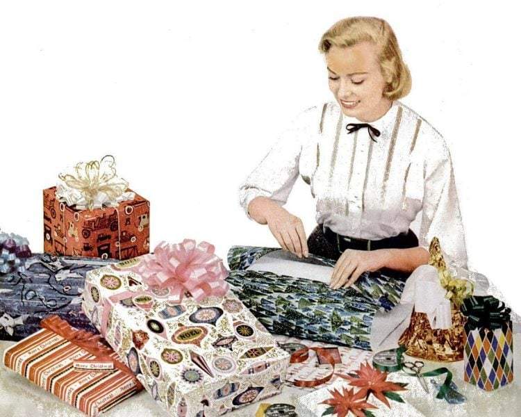 Solve Christmas Hallmark Wrapping Paper jigsaw puzzle online with 120 ...