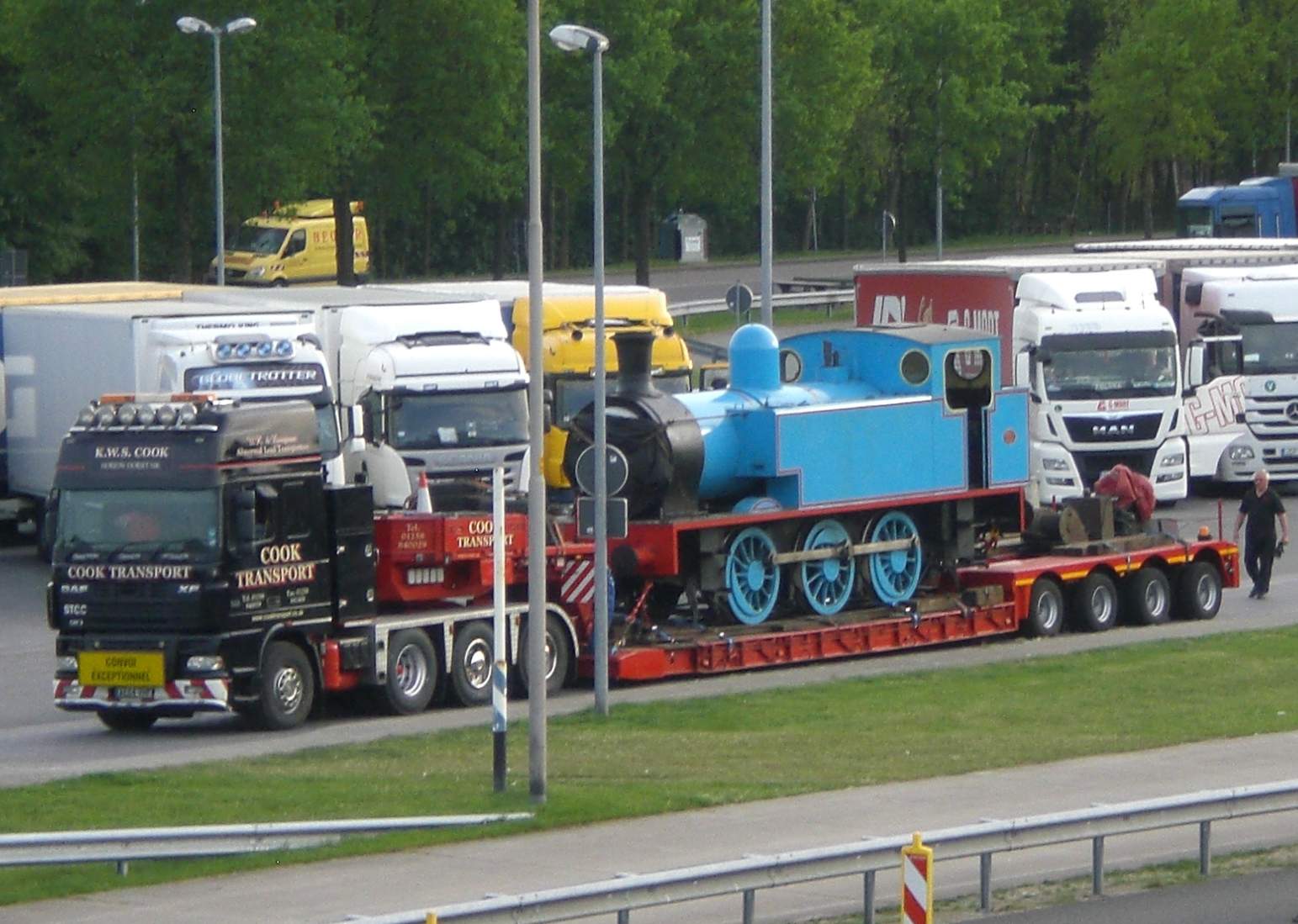 Solve Thomas_the_Tank_Engine jigsaw puzzle online with 165 pieces