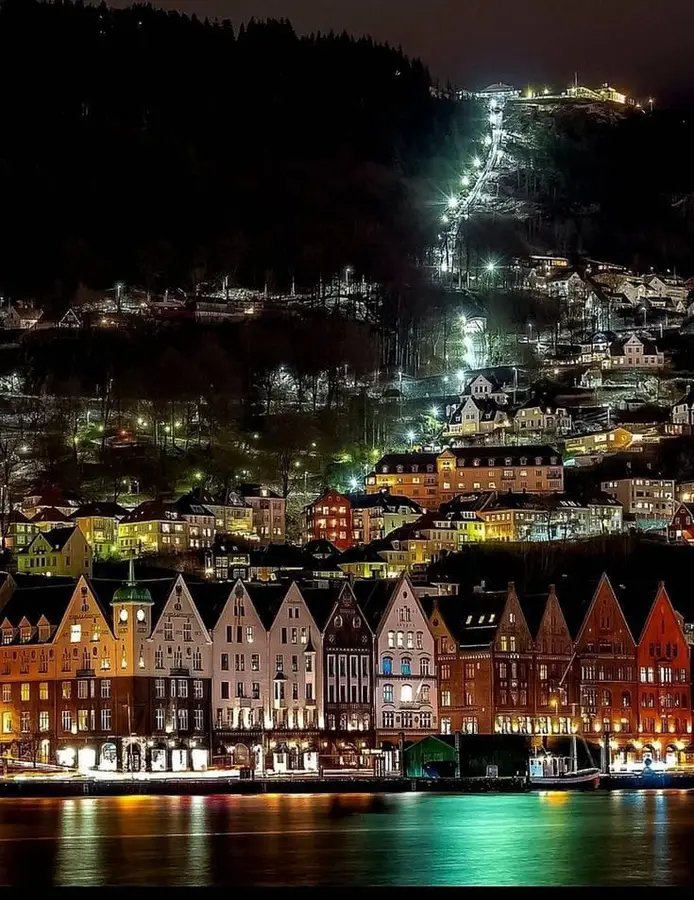 Solve Norway 2 jigsaw puzzle online with 63 pieces