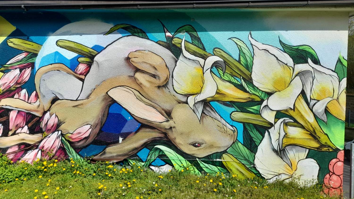 Solve more street art by Jaroo jigsaw puzzle online with 45 pieces