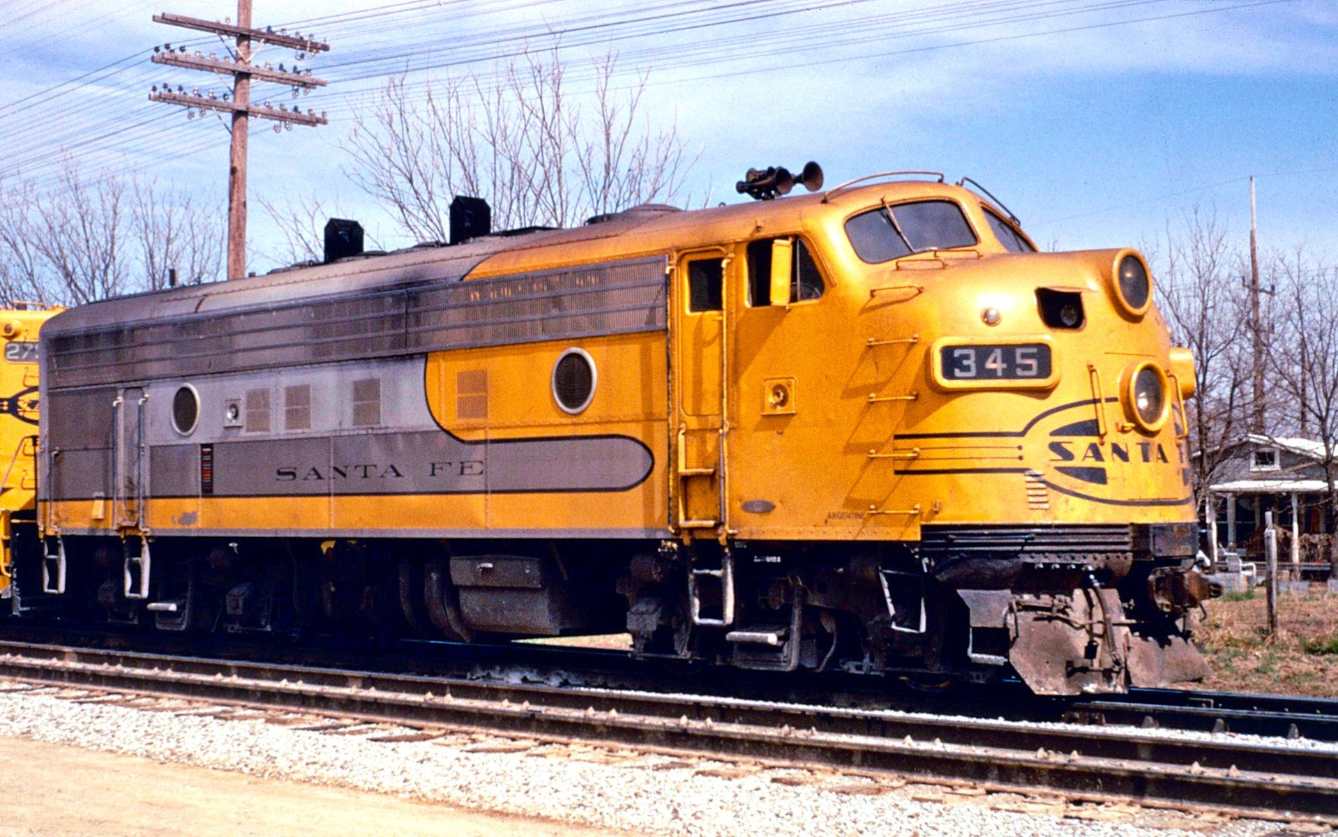Solve Santa Fe #345-L Yellow Warbonnet Livery jigsaw puzzle online with ...