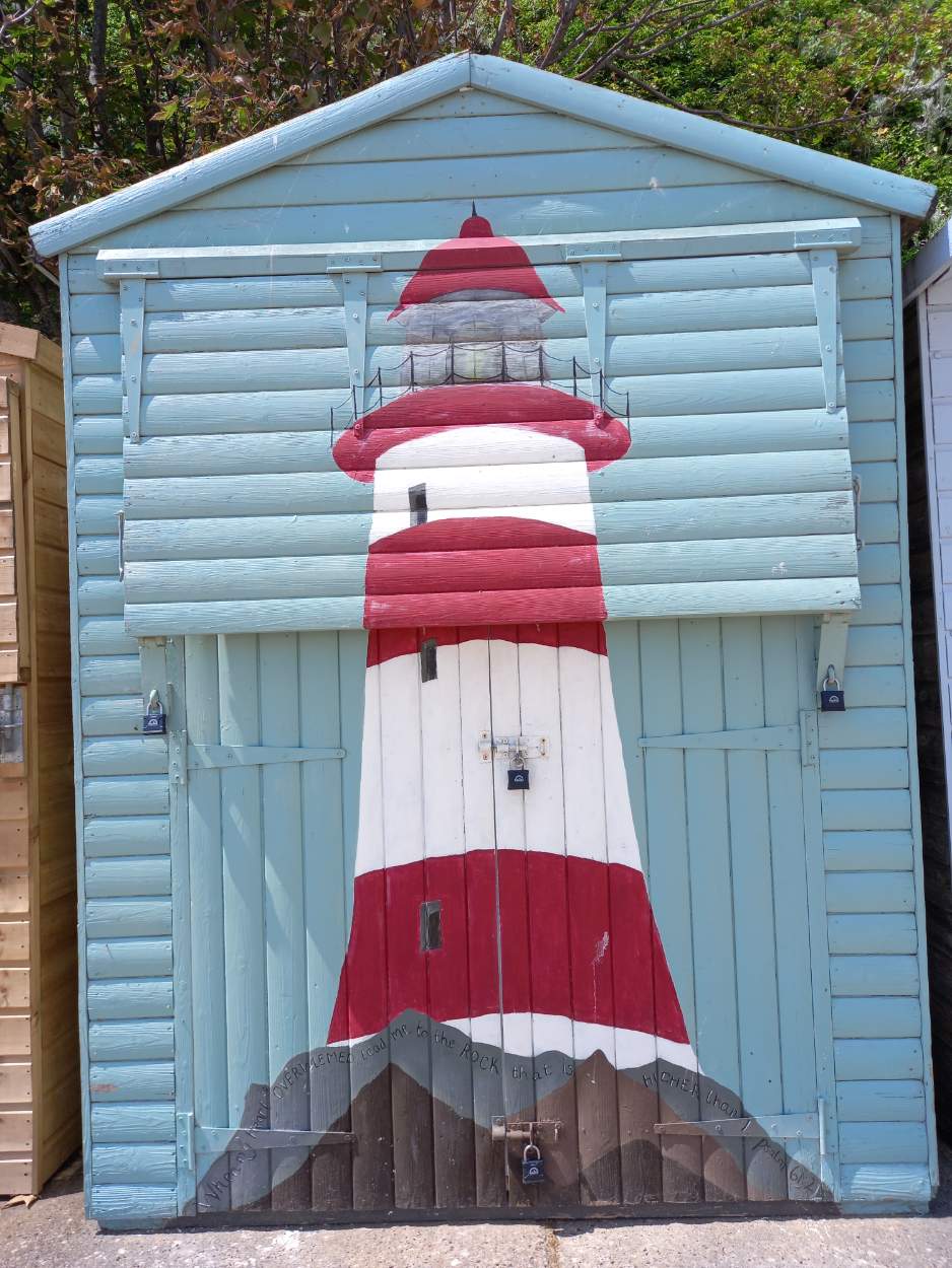 Solve Beach Hut jigsaw puzzle online with 70 pieces