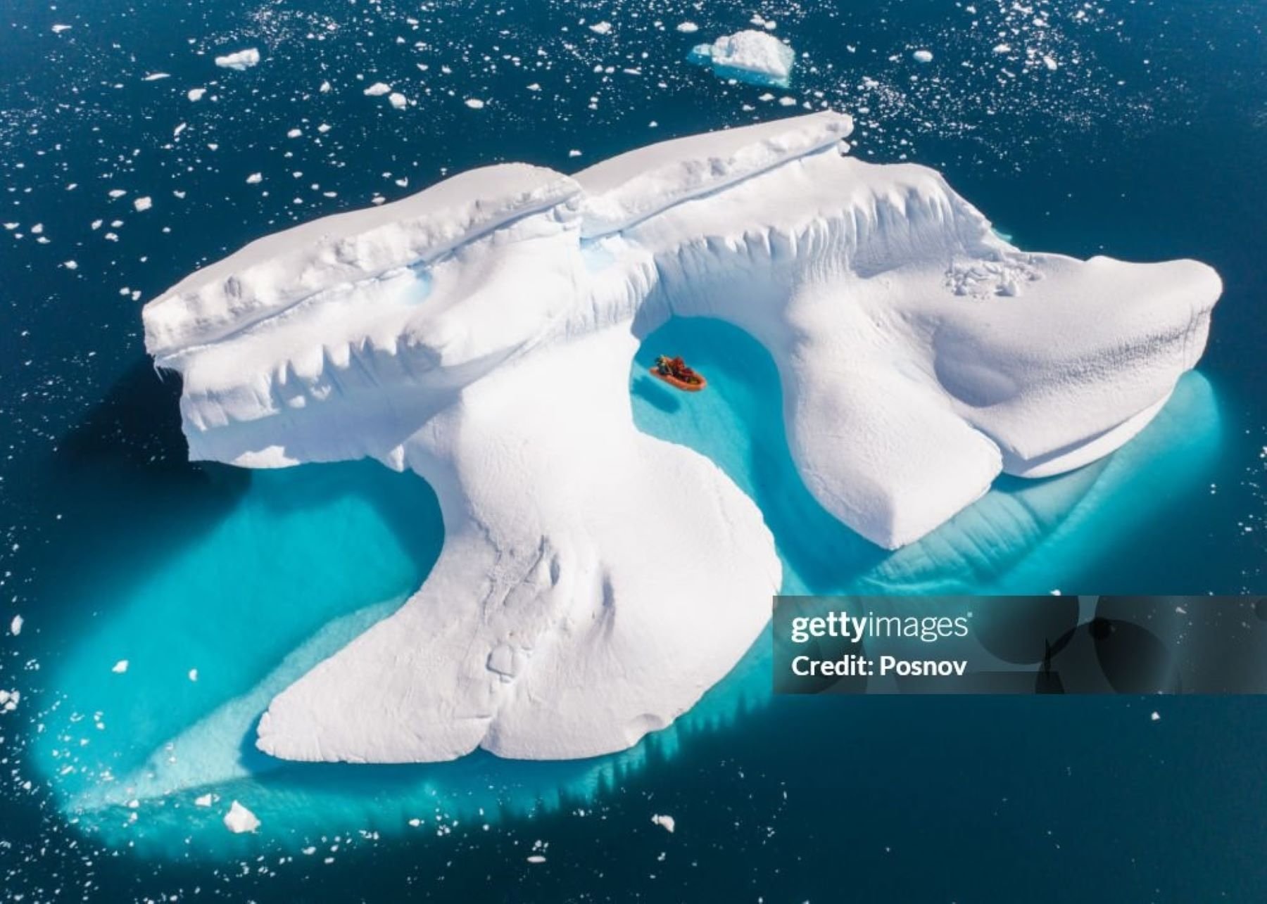 Solve Beautiful aerial view of Iceberg jigsaw puzzle online with 140 pieces