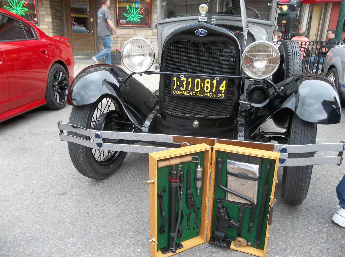 Puzzle | 88 pièces | Ford 1929 Model A pickup tool box | Jigidi